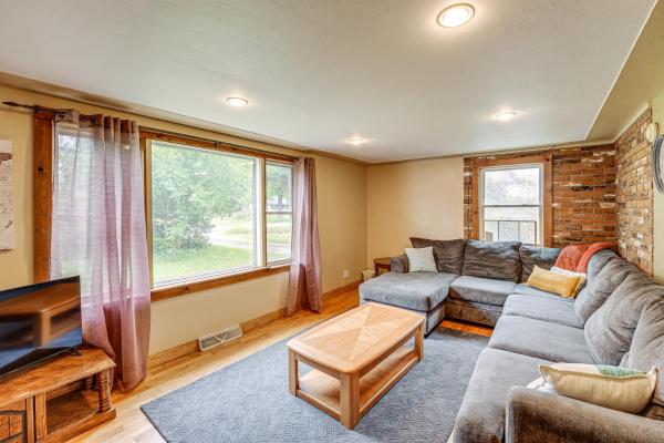 2 Mi To Michigans Adventure Family Home With Patio - Muskegon, MI