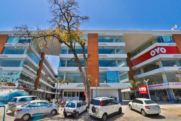 Hotel Infinity - Vadodara