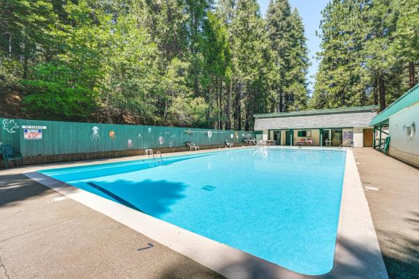 Hike, Swim, Golf Family Retreat In Arnold! - Arnold, CA