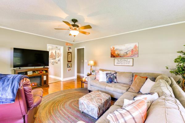 8 Mi To Clemson: Peaceful Family Home W/ Yard - Seneca, SC