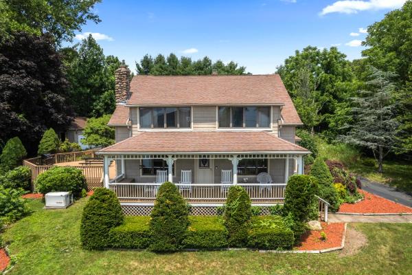 Grammy's Lake House W Private Waterfront Access - Middletown, CT
