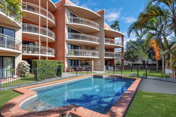 Steps From The Strand 2br & 2ba Riviera Retreat Pool & Castle Hill Views - Magnetic Island