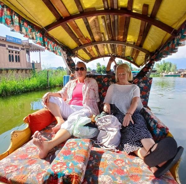 Young Beauty Star Houseboat - Srinagar