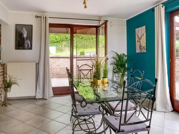 Family Escape With Pool - Aywaille