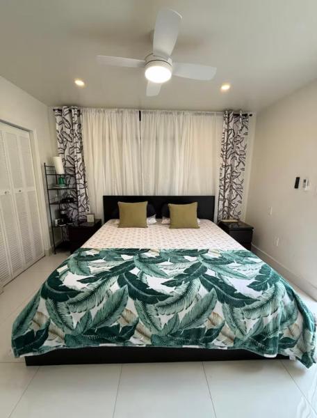 Miami Rooms - Miami, FL