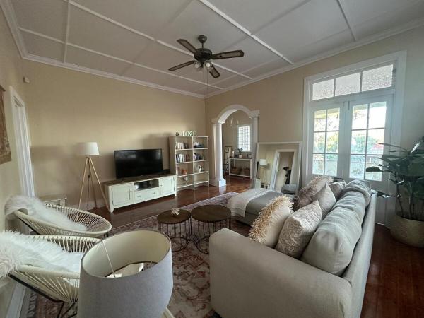 Glenwood Cottage 5km From Beach, Art Gallery, With Garden And Pool - Durban North