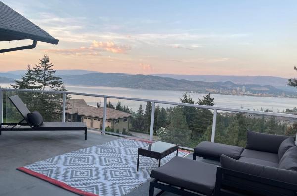 Lake Views Beach Home 6 Mins To Downtown Bl# 10232 - West Kelowna
