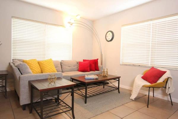 Stylish Nordic Stay Walk To Hospital & Beaches - Sarasota, FL