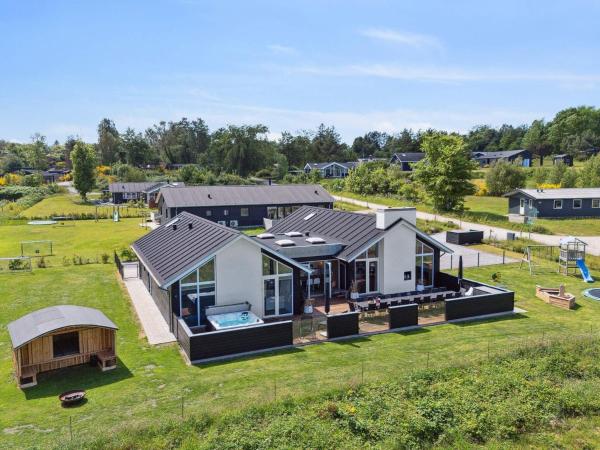 20 Person Holiday Home In Glesborg - Denmark