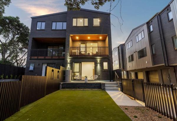 Biggest 2 Bed In Pt Chevalier - Auckland