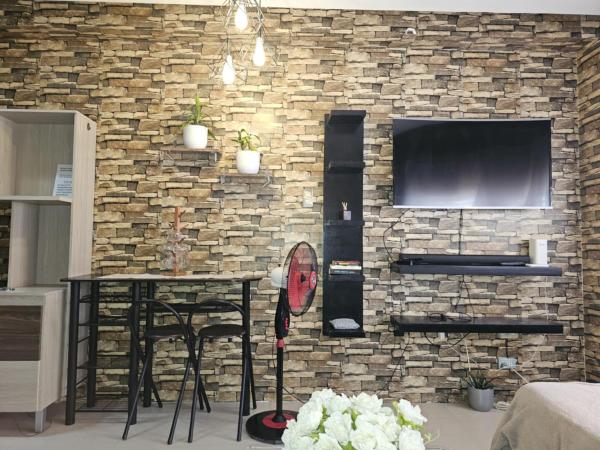 Valley Golf Condominium Staycation - Angono