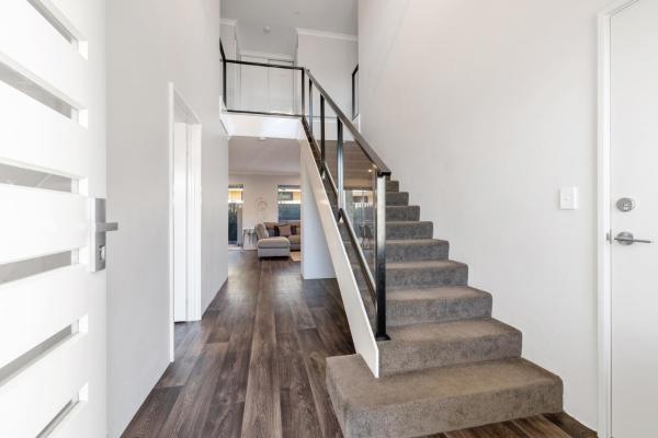 Beautiful Two Story Home For Every Family - Victoria Park