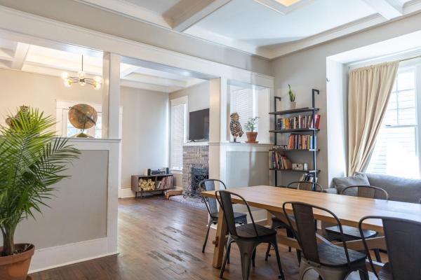 Southern Charm & Modern Comfort - Jacksonville, FL