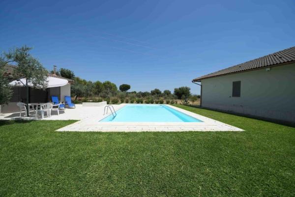 Accogliente Villa Con Piscina - Catania