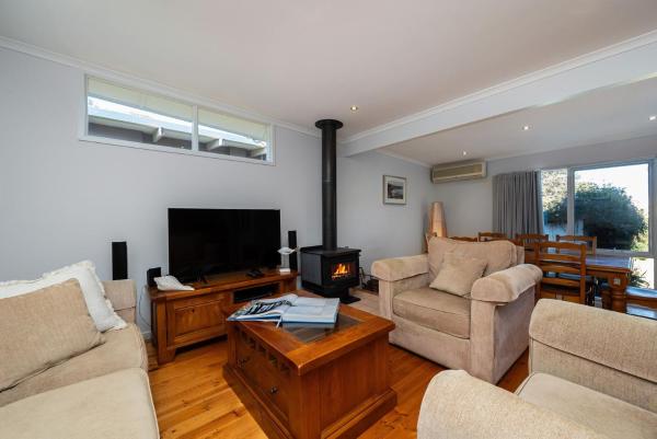 Hilltop Cottage - Beachside Escape With Fireplace - Sorrento