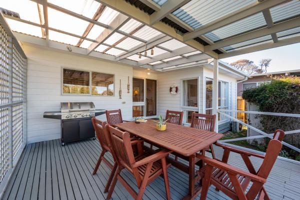 Hilltop Cottage - Beachside Pet-friendly Escape - Sorrento