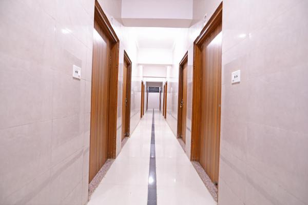 Hotel O Shree Raghuvar Dham - Vrindavan