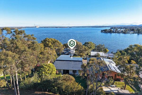 Modern 4br Mirraboo Home With Panoramic Lake Views - City of Lake Macquarie