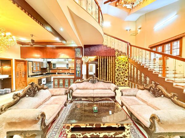 Wooden Whispers Traditional Luxe Spacez Villa - Bengaluru