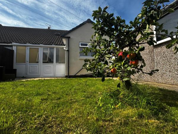 Chic 2-bed Loft Bungalow, Cleveleys, Near Beach - Poulton-le-Fylde