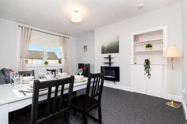 3 Bedroom Flat - Free Parking - Falkirk