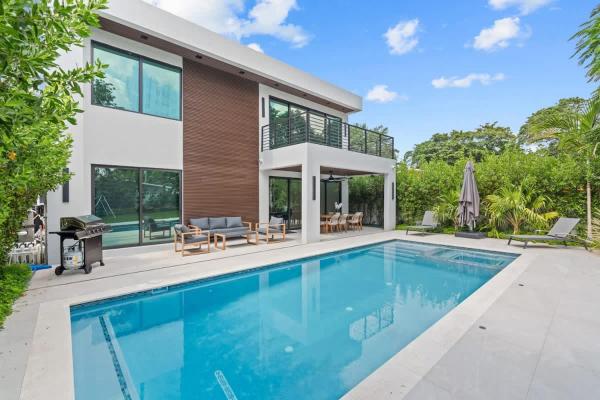 Absolut Luxe 5 Bed Villa With Pool- Great For Group - Miramar, FL