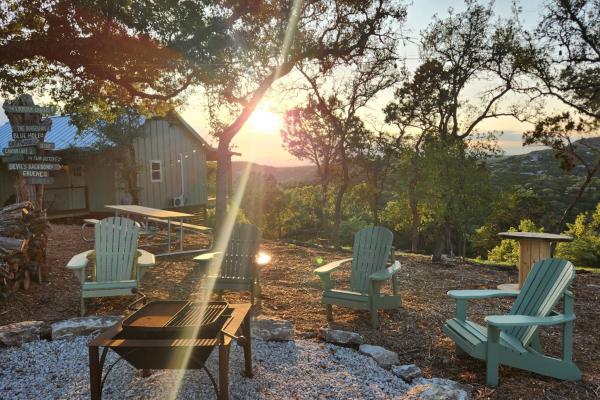 Private Cabin With Amazing Hilltop Views Of Sunrise, Sunset And Wildlife & Hot Tub - Texas