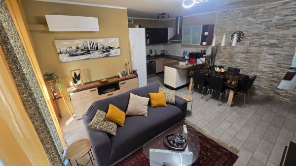 Varese Prime - Large Independent Apartment, Air Conditioning, 2 Bathrooms, 2 Free Covered Parking Spaces, No Restricted Traffic Zone, Train Station 100m, Theatre 150m, Historic City Centre - Varese