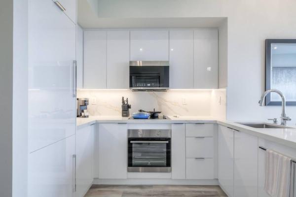 Down Town Cn Tower View 2br Condo With Balcony And Wifi - Toronto