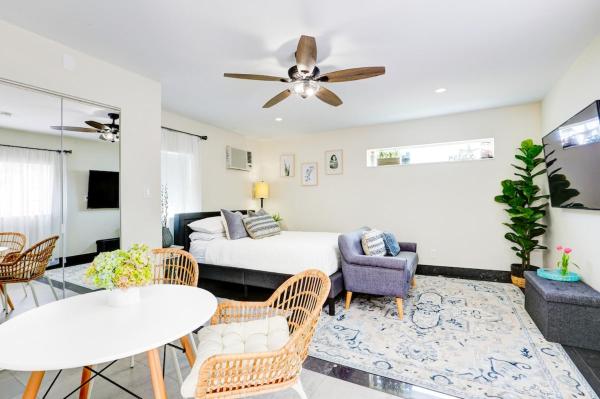 La Moderna - A Private Guesthouse - Pembroke Pines, FL