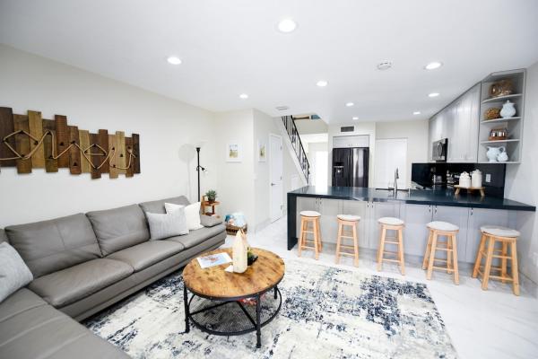 The Hamptons Hideaway - Miramar, FL