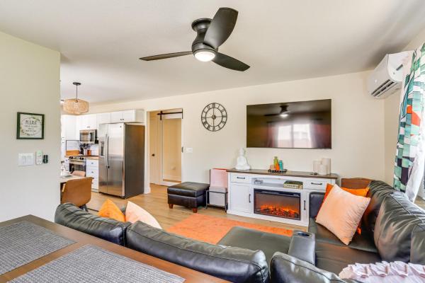 Walkable And Bright Bungalow In Dtwn Redding! - Shasta, CA