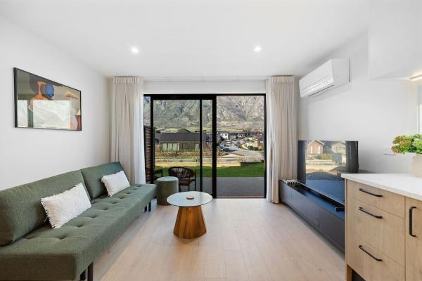Summit View Lodge Stylish 1bedroom - Paekākāriki
