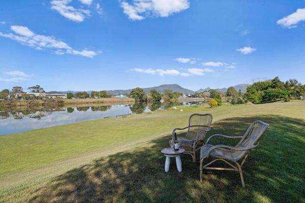 Riverfront Cottage - Springbrook