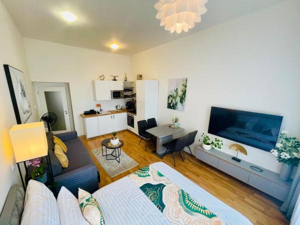 Modern Prague 1 Retreat With Stunning Museum Views - Praga