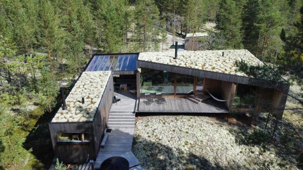 Villa Jäkälä - An Architectural Wooden Villa By The Lake - Kainuu
