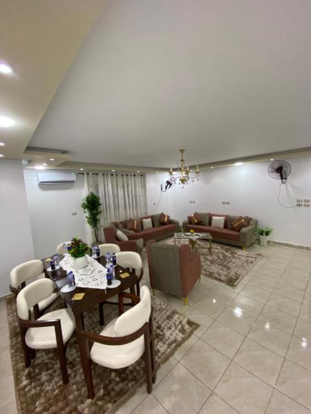 شقة فندقية تتكون من 3 غرف نوم منهم غرفه ماستر - Kairo