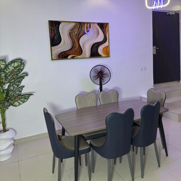 Precious Pavilion Apartment - Abuya