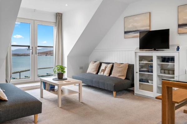 Breathtaking Sea Views - Luxury 2 Bd Apt - オーバン