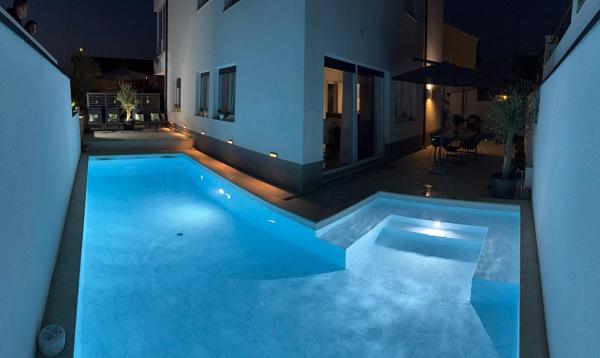 Apartment With Private Swimming Pool - Maslinica