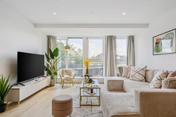 Luxury Apartment - West Wimbledon With Cinema & Game Room, Gym, Parking - London
