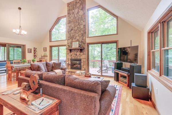 Great Cacapon Mtn Cabin With Private Hot Tub And Views - Great Cacapon, WV