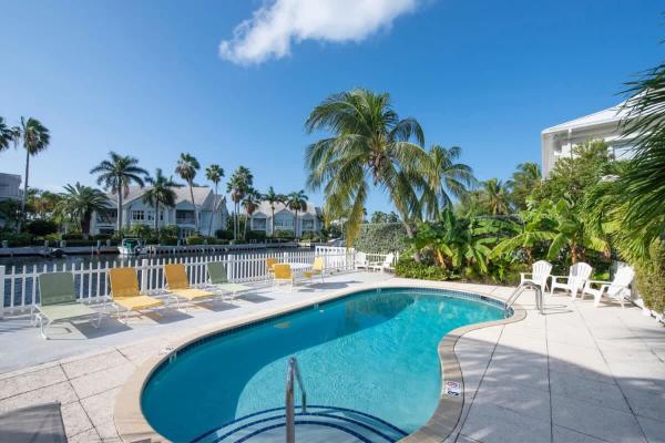 Snug Harbour View Condo #6 - Cayman Islands