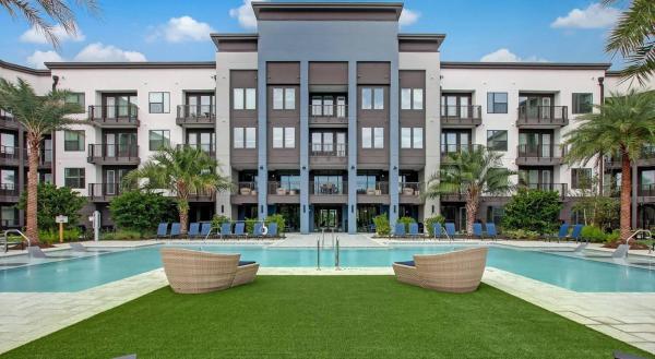 Comfy Modern King Bed Pool Near Mayo Town Center - Jacksonville, FL