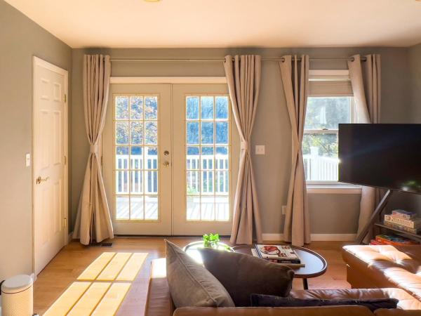 Serenity Haven - A Modern Retreat - Shelton, CT