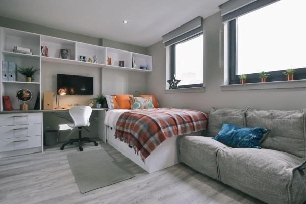 For Students Only - George Street In Glasgow - Glasgow