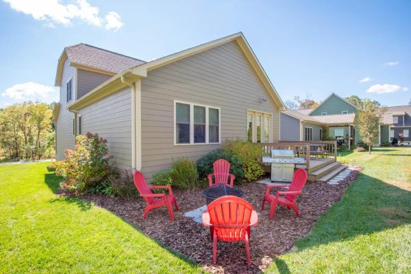 Downtown West Jefferson Home - Fireplace - Sleeps 8 - West Jefferson, NC