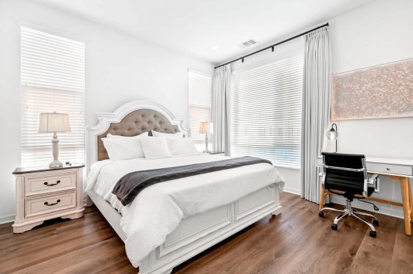 Central Location Master Bedroom W Shared Bathroom - Laguna Beach, CA