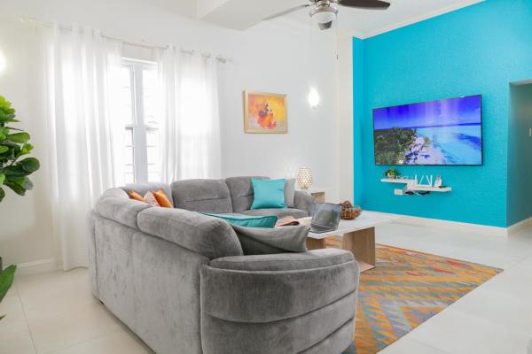 Choose To Be Happy At The Westbury - Two Bedroom Apartment - Kingston