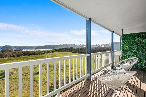 1-bedroom Unit With Balcony And Ocean Views! - Smiths Beach